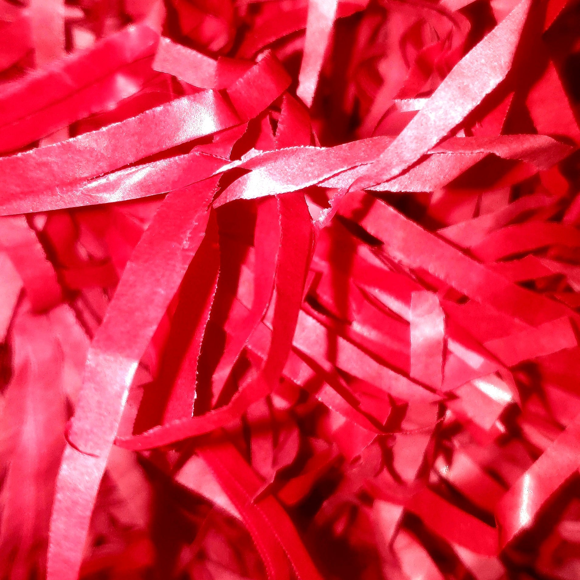 Shredded Tissue Paper Red 50g – B Moore Giftwrap Solutions